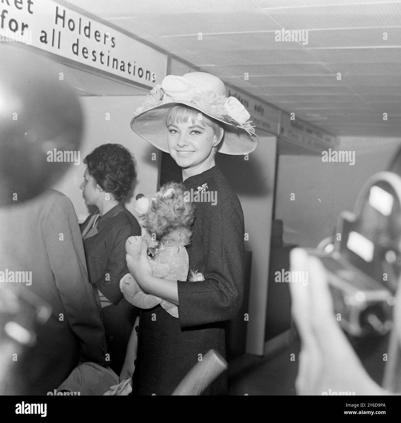 MARYLIN MANDY RICE-DAVIES IN LONDON ; 1 JULY 1963 Stock Photo - Alamy