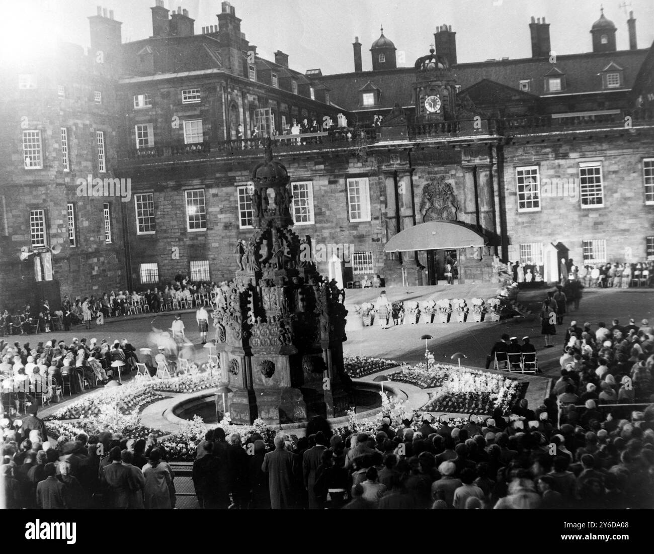 QUEEN ELIZABETH II WITH THE ROYAL SSCOTTISH COUNTRY DANCE SOCIETY IN ...