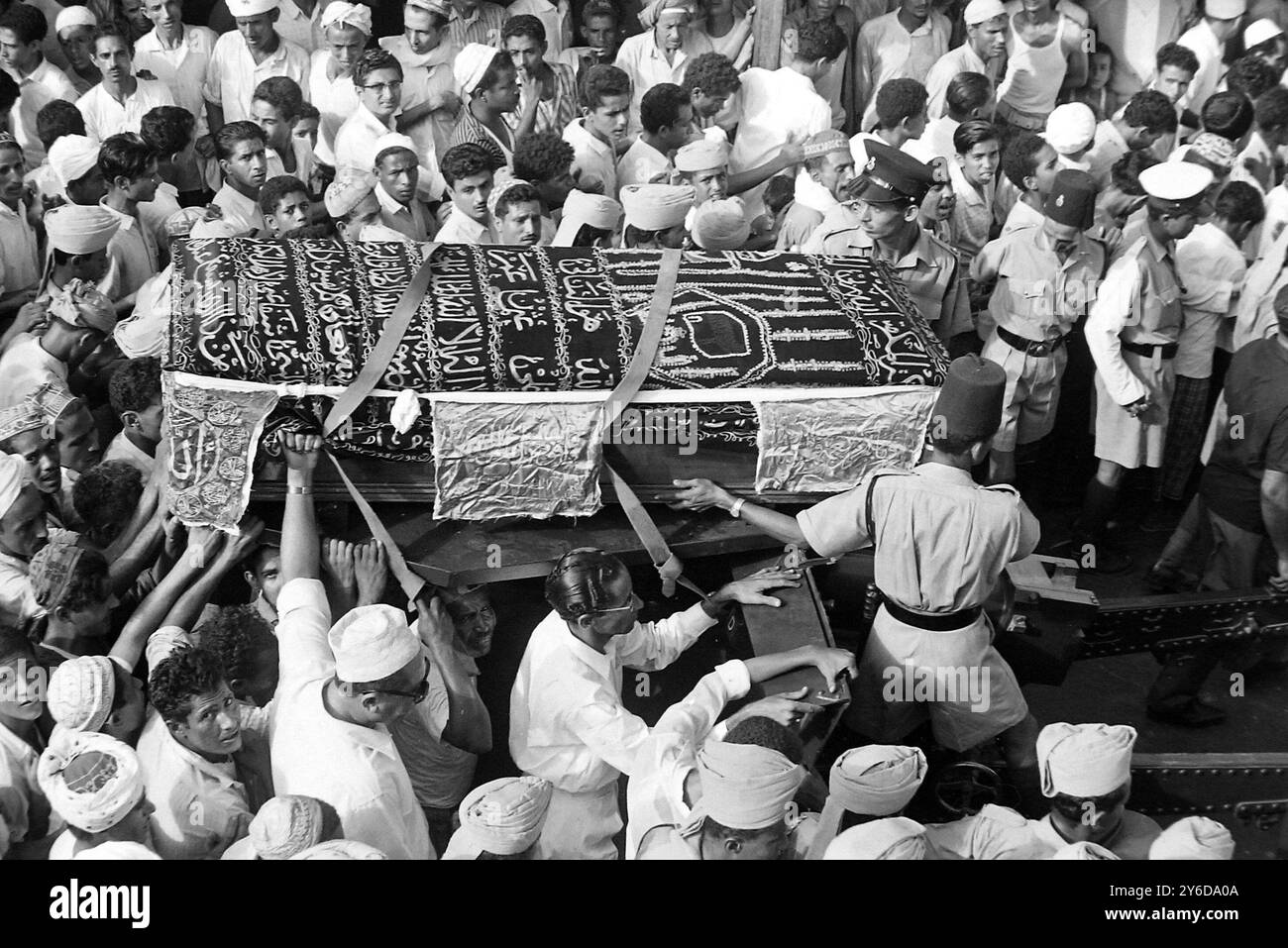 ARAB FUNERAL PROCESSION IN ADEN ; 1 JULY 1963 Stock Photo - Alamy