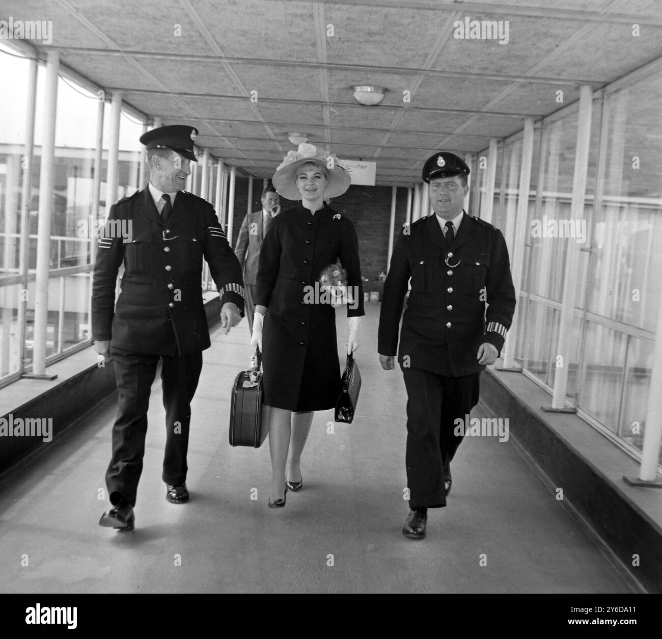 MARYLIN MANDY RICE-DAVIES IN LONDON / ; 1 JULY 1963 Stock Photo - Alamy