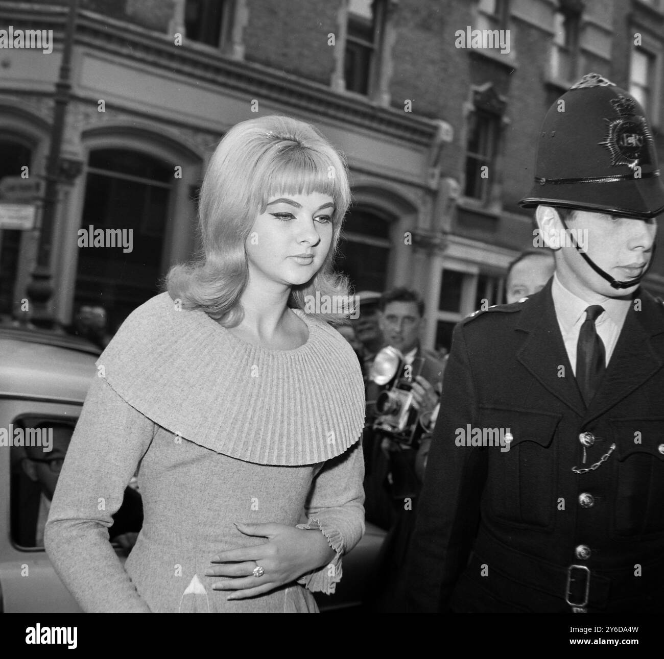 MARILYN MANDY RICE DAVIES IN LONDON / ; 29 JUNE 1963 Stock Photo - Alamy