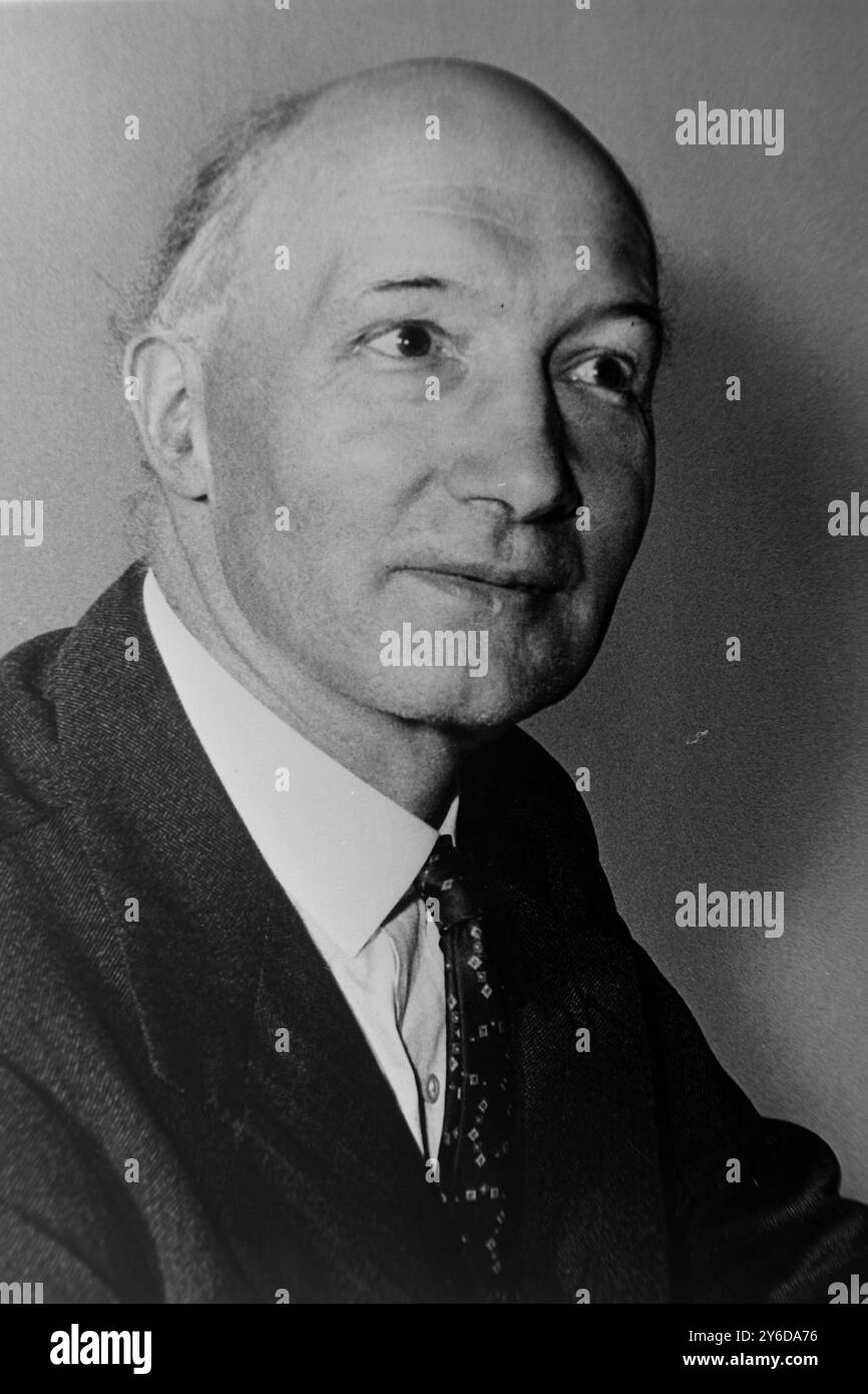 LORD DENNING CONDUCTS JOHN PROFUMO INQUIRY IN LONDON ; 26 JUNE 1963 ...