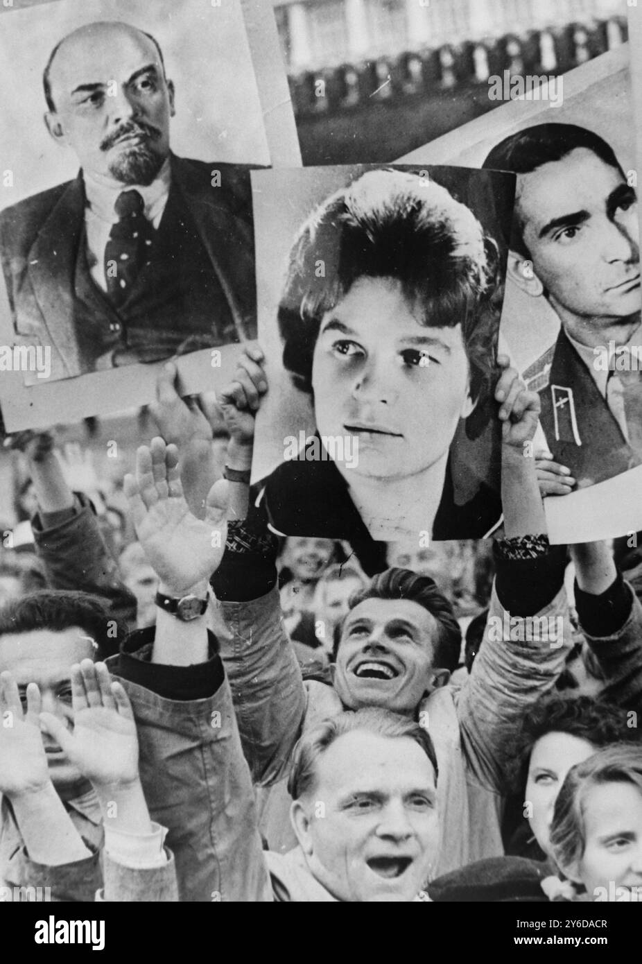 POSTERS OF LENIN, WORLD'S FIRST COSMONAUT SPACEWOMAN COSMONETTE RUSSIAN ...