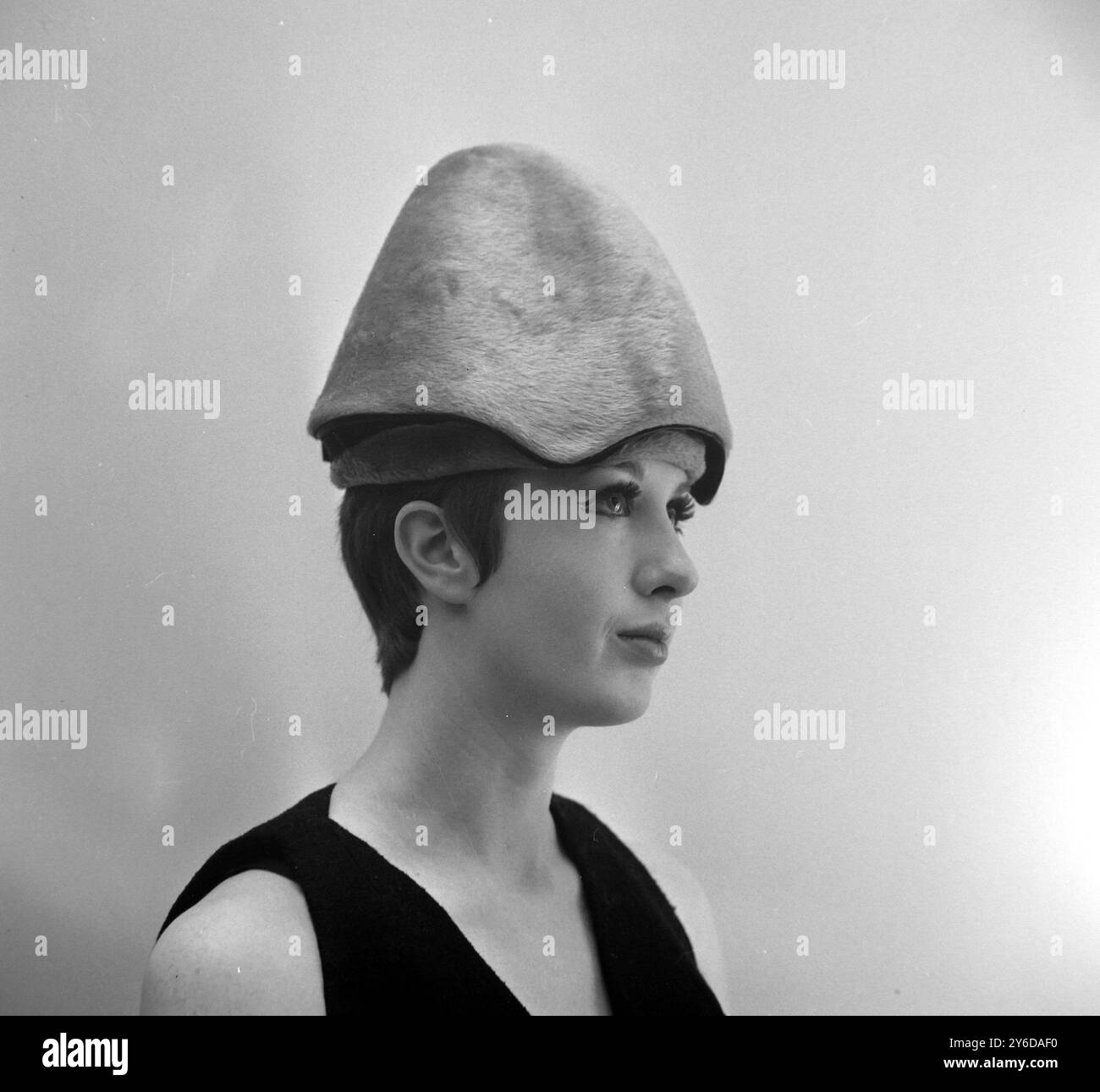 RITA WATSON WEARING MINARET LINE HAT BY DIOR / ; 25 JUNE 1963 Stock ...