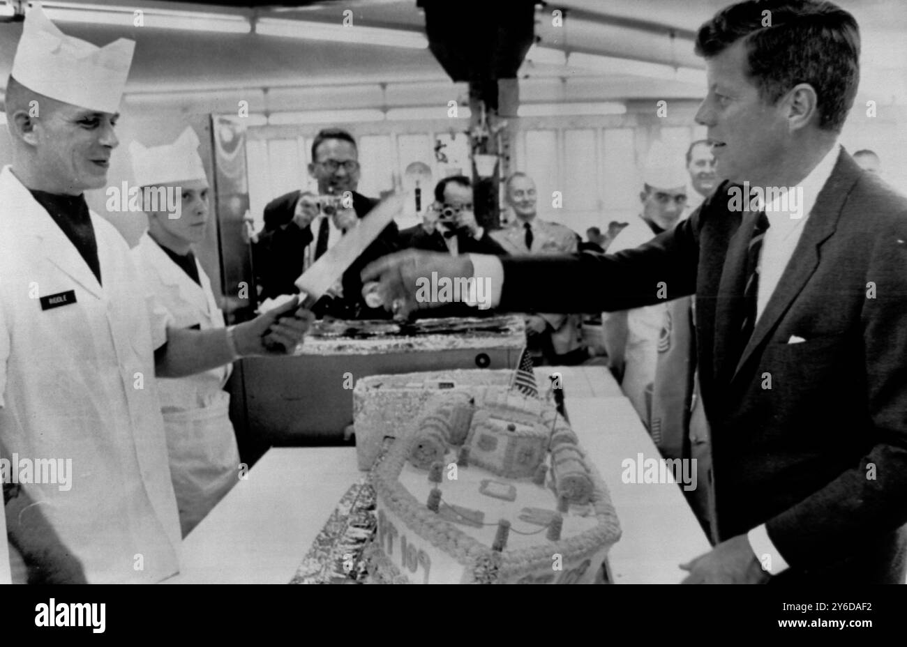 US AMERICAN PRESIDENT JOHN F KENNEDY WITH CHEF DAWSON RIDDLE IN HANAU ...