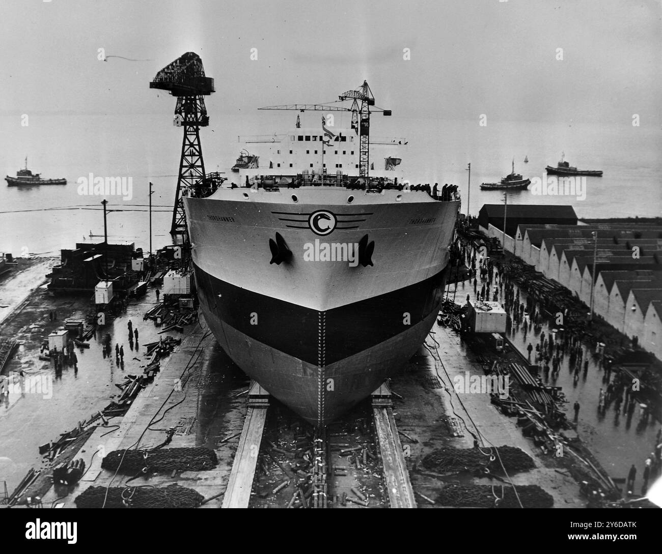 Glasgow , Scotland: The giant tanker " Thorshammer " slides down the ...