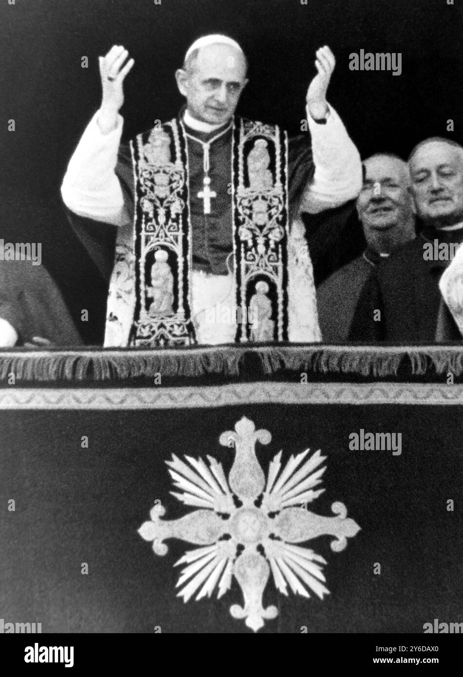 21 JUNE 1963 CARDINAL GIOVANNI BATTISTA MONTINI BLESSES THE CROWD IN ST ...