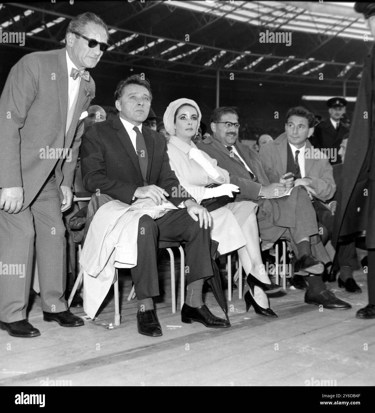 RICHARD BURTON AND ELIZABETH TAYLOR AT AMERICAN BOXING CHAMPION CASSIUS ...
