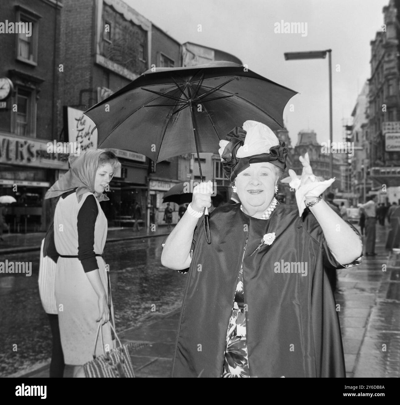 London rain old photo hi-res stock photography and images - Alamy