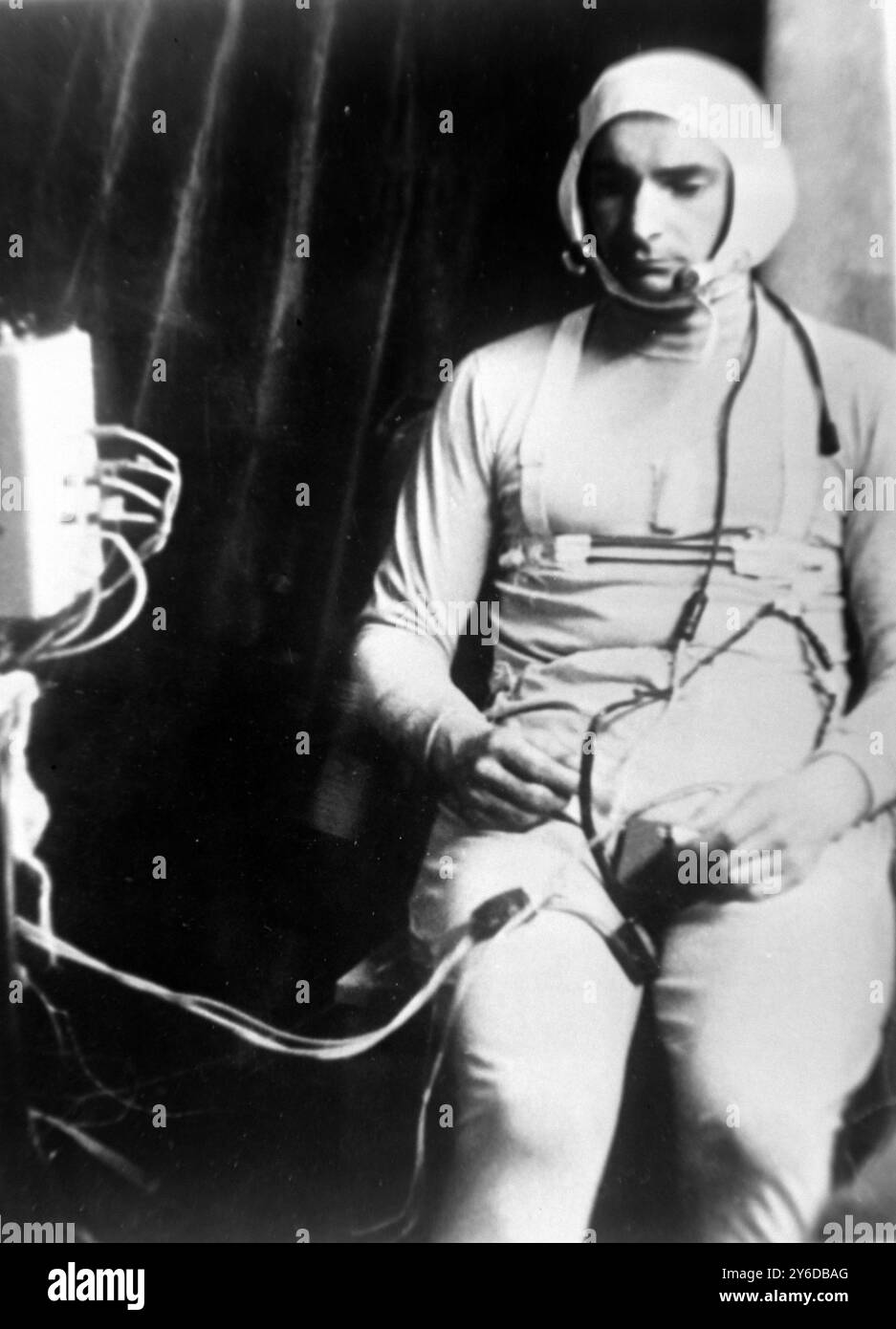LIEUTANT COLONEL VALERY F BYKOVSKY - FIFTH RUSSIAN COSMONAUT IN MOSCOW ...