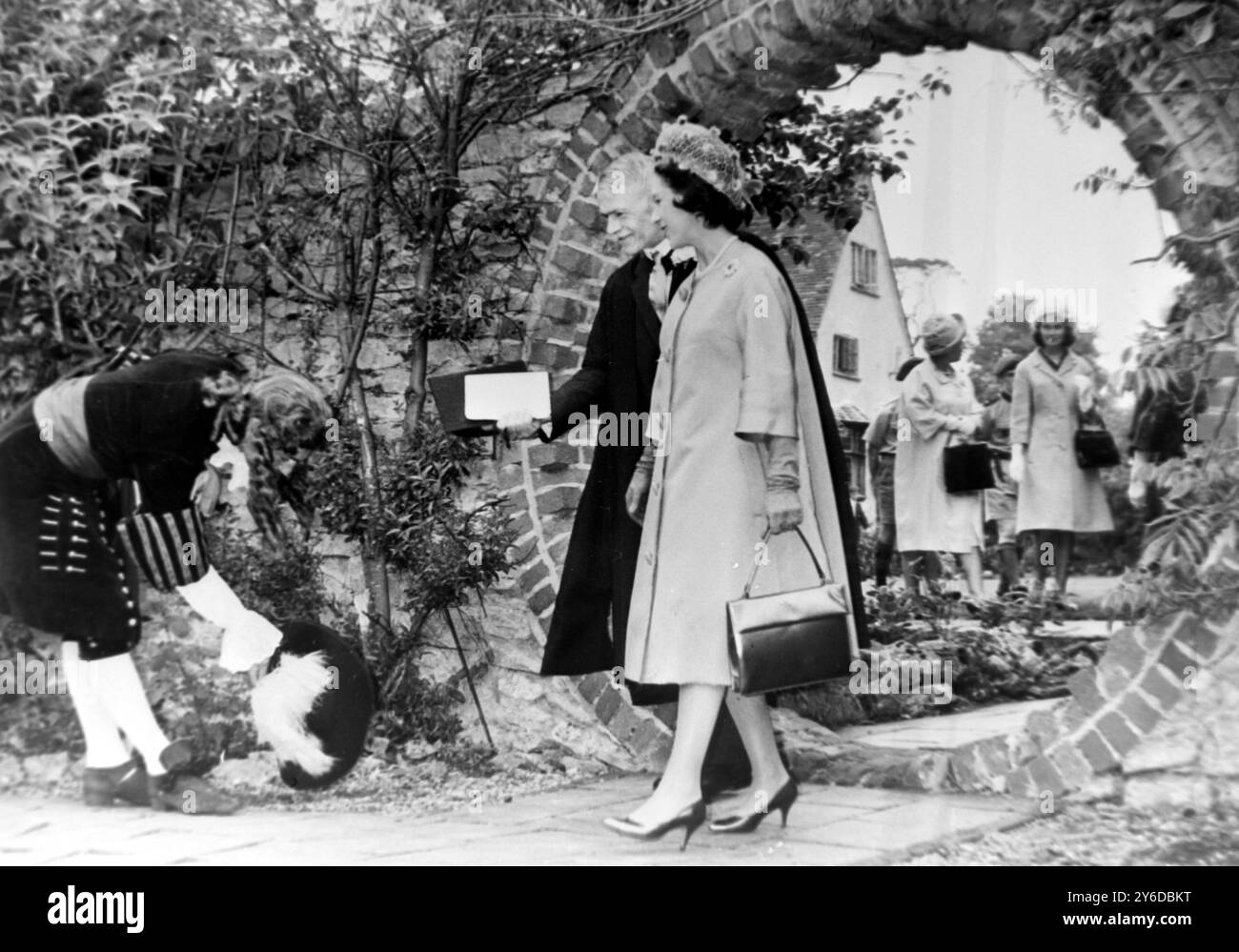 PRINCESS MARGARET AND DONALD HUNTER STEP INTO THE PAST GARDEN IN ...