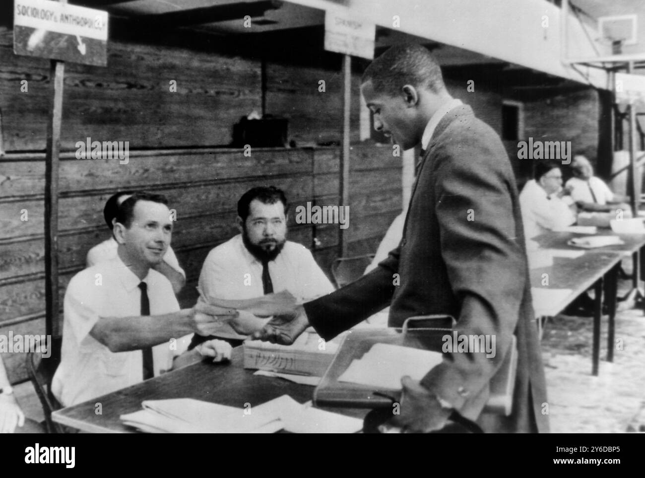 RACIAL SEGREGATION TUSCALOOSA BLACK PEOPLE STUDENTS JOIN UNIVERSITY IN ...