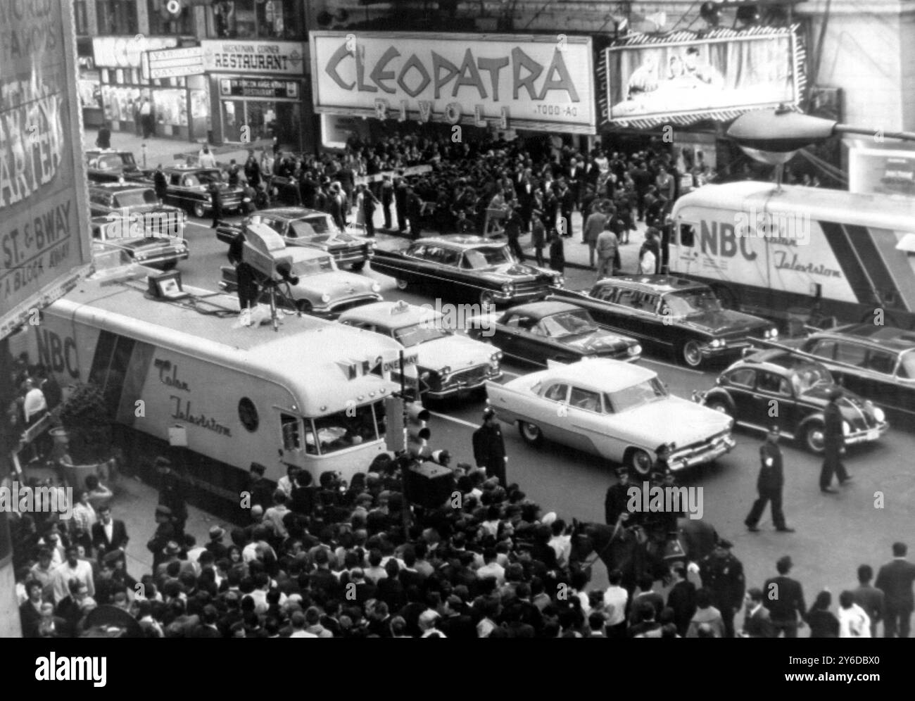 13 JUNE 1963 WORLD PREMIERE OF CLEOPATRA ATTRACTS THE CROWDS TO THE ...