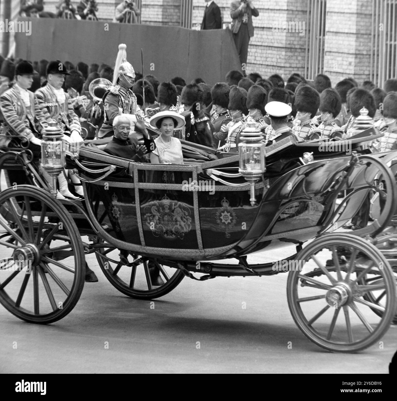 12 JUNE 1963 QUEEN ELIZABETH II WITH INDIAN PRESIDENT SARVEPALLI ...