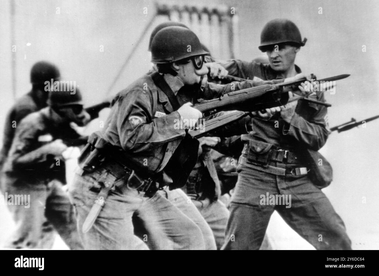 RACIAL SEGREGATION TUSCALOOSA GOVERNOR WALLACE WITH NATIONAL TROOPS IN ...