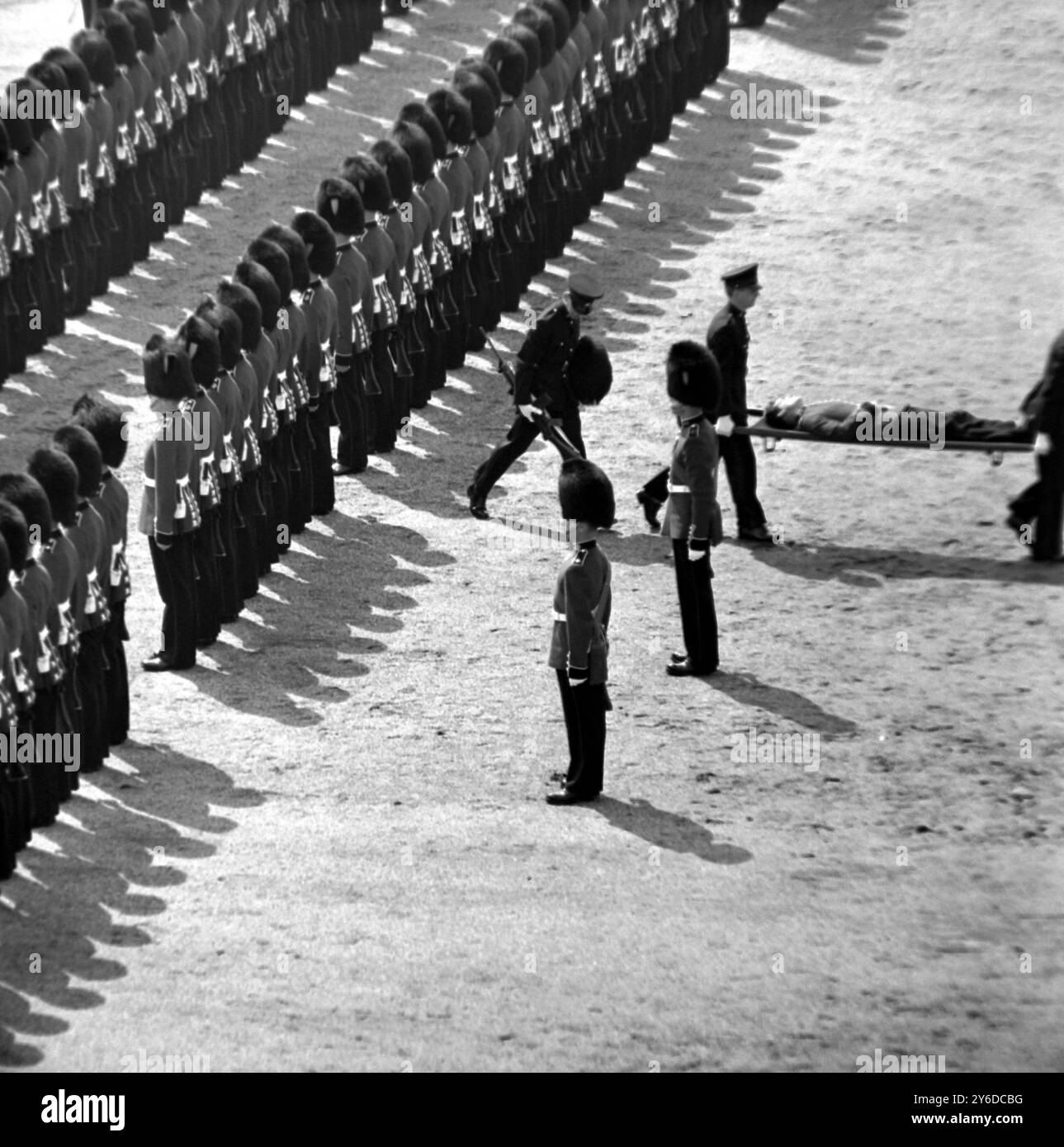 BRITISH ARMY GUARDS FAINTED DURING CEREMONY IN LONDON ; 8 JUNE 1963 ...