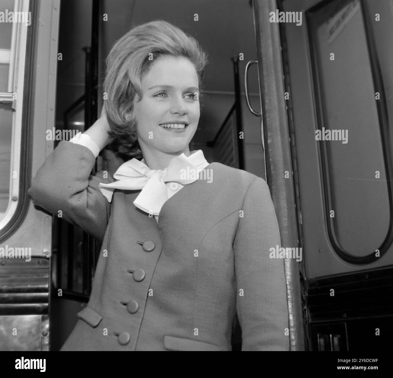 AMERICAN ACTRESS LEE REMICK AT LONDON AIRPORT / ; 4 JUNE 1963 Stock ...