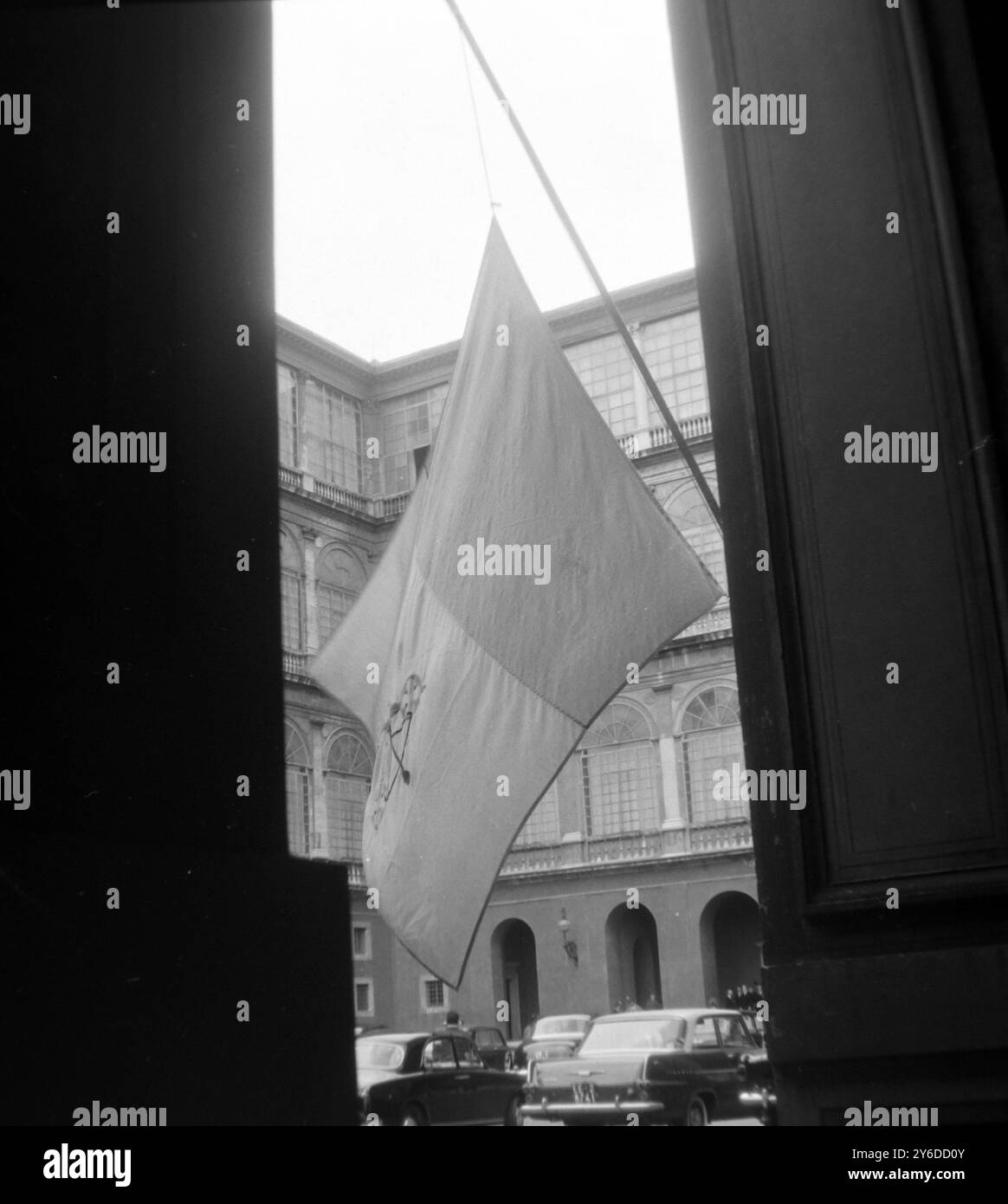 PAPAL FLAG AT HALF MAST IN VATICAN CITY POPE JOHN XXIII DEATH IN ROME ...