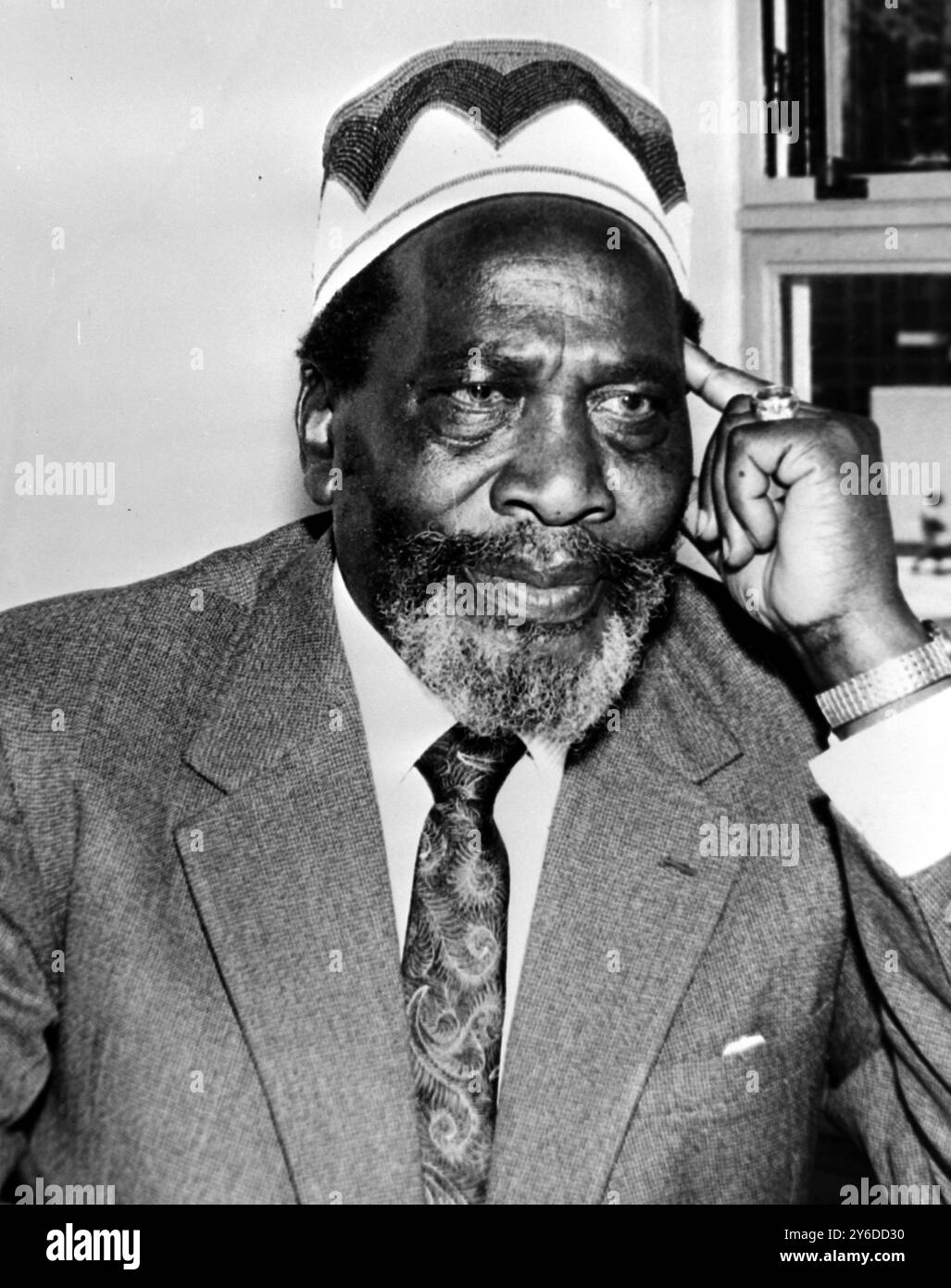 AFRICAN LEADER JOMO KENYATTA - NEW KENYAN PREMIER PORTRAIT / ; 3 JUNE ...