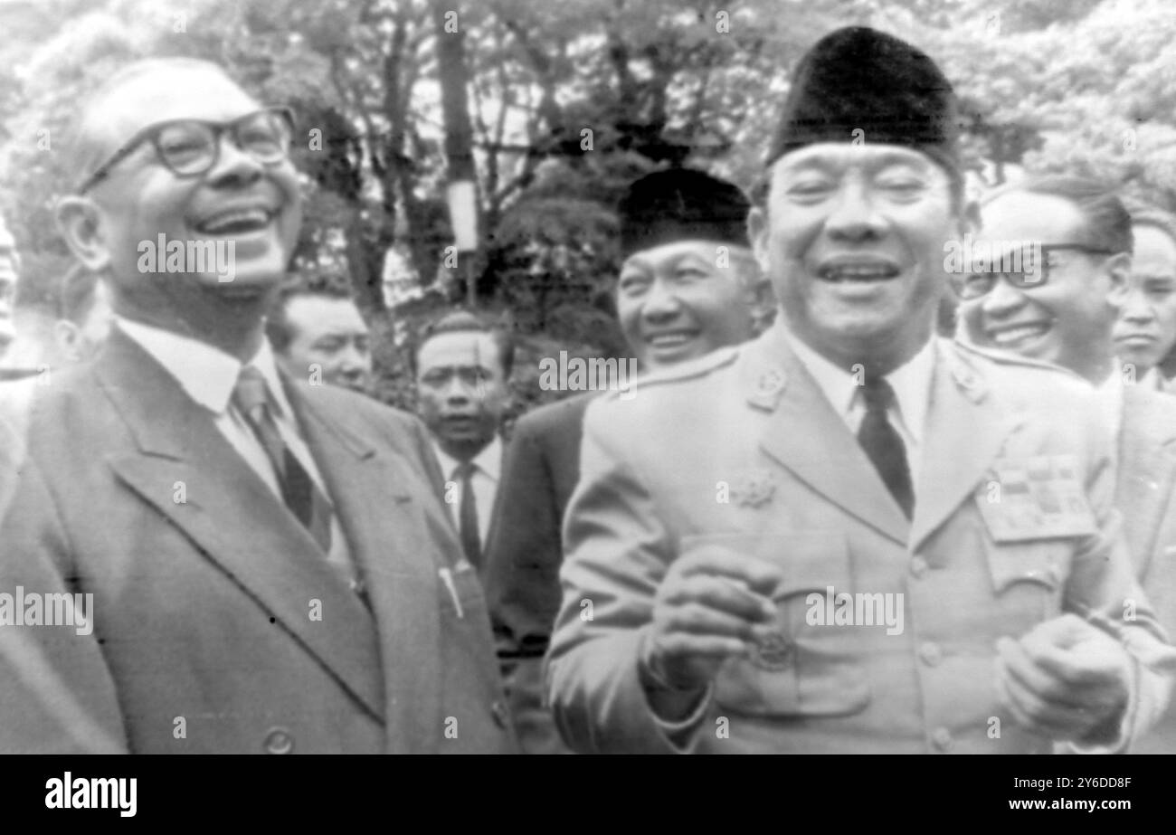 MALAYAN PREMIER TUNKU RAHMAN WITH INDONESIAN PRESIDENT AHMED SUKARNO ...