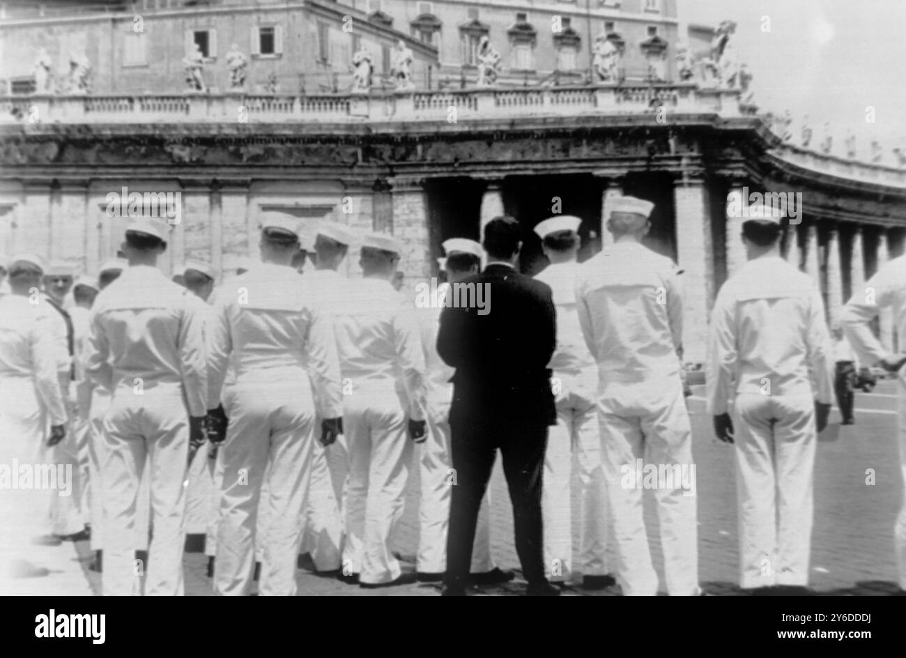 US SAILORS PRAYING FOR POPE JOHN XXIII IN VATICAN CITY, ROME ; 31 MAY ...