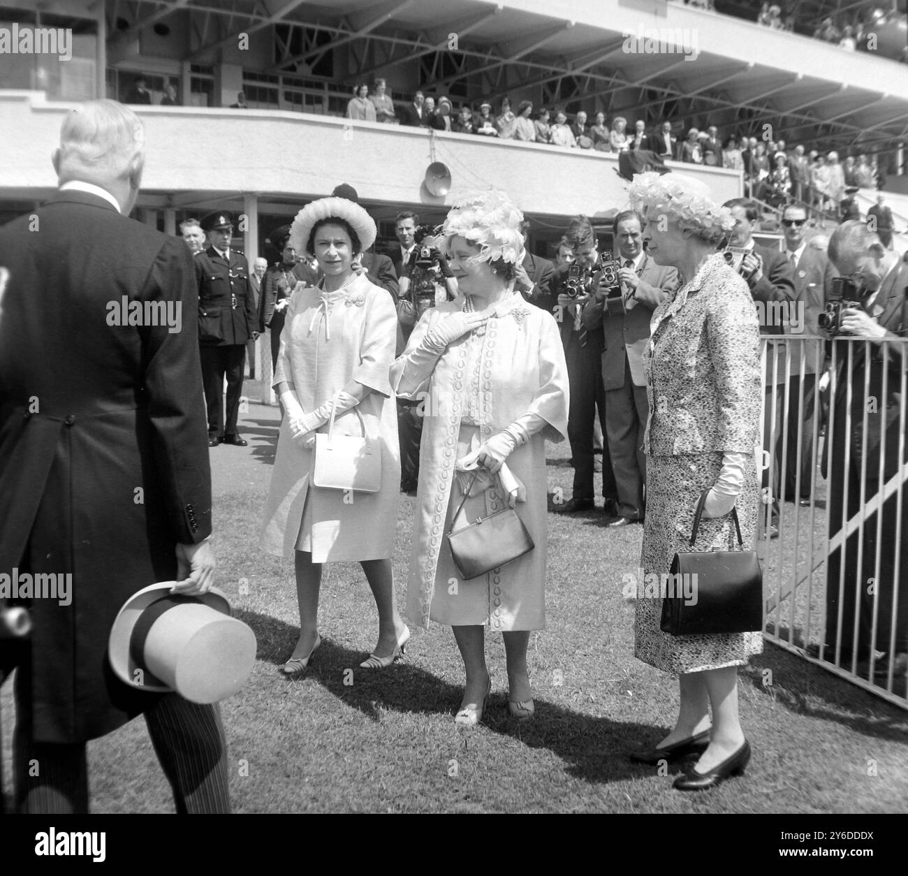 Queen elizabeth the queen mother 1963 hi-res stock photography and ...