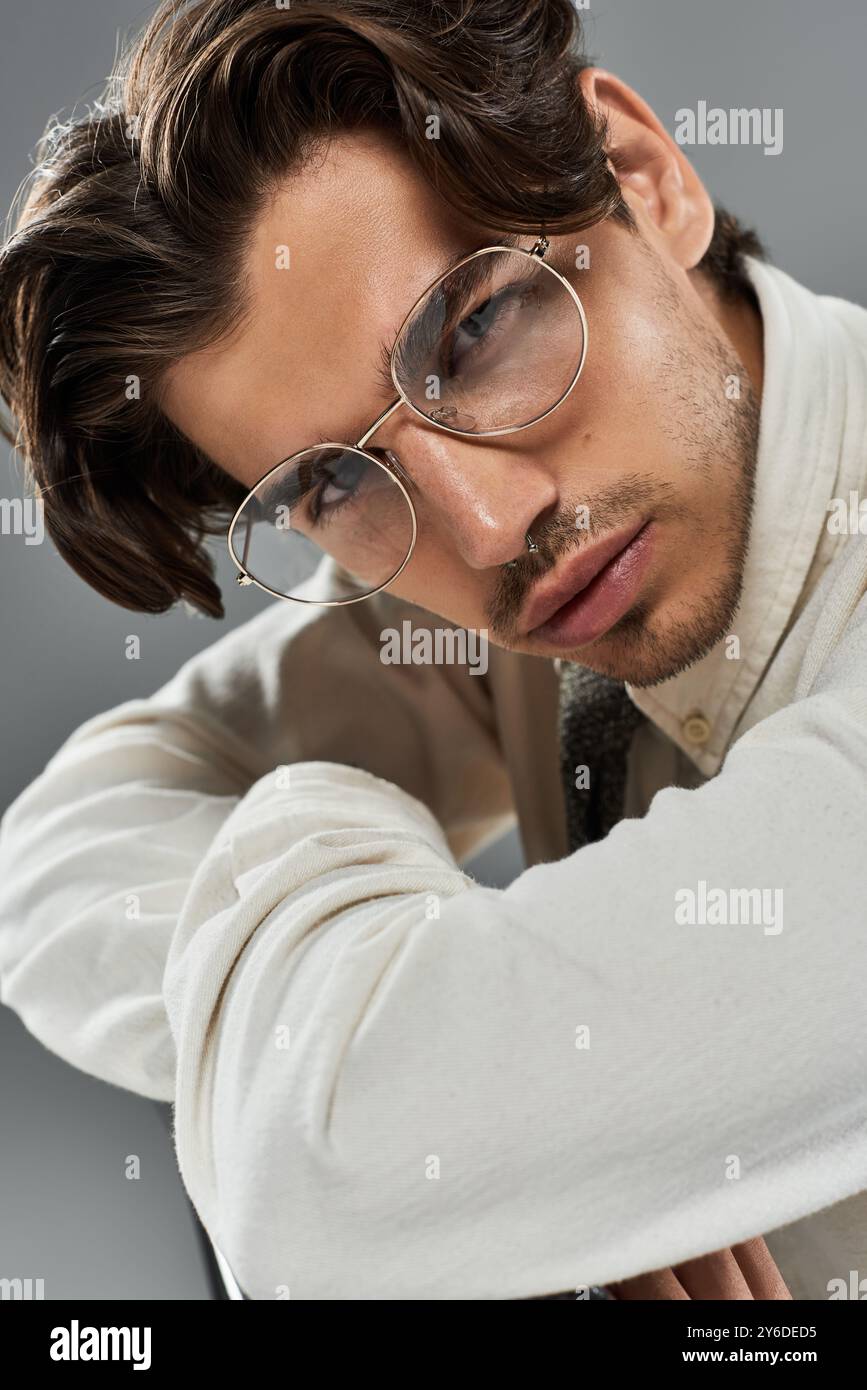 Approachable attire hi-res stock photography and images - Alamy