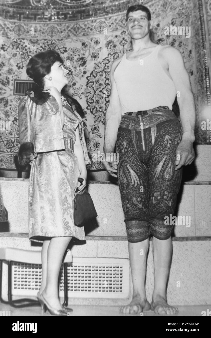 ACTRESS GINA LOLLOBRIGIDAN AT SPECIAL PERFORMANCEIN TEHERAN, IRAN ; 23 ...
