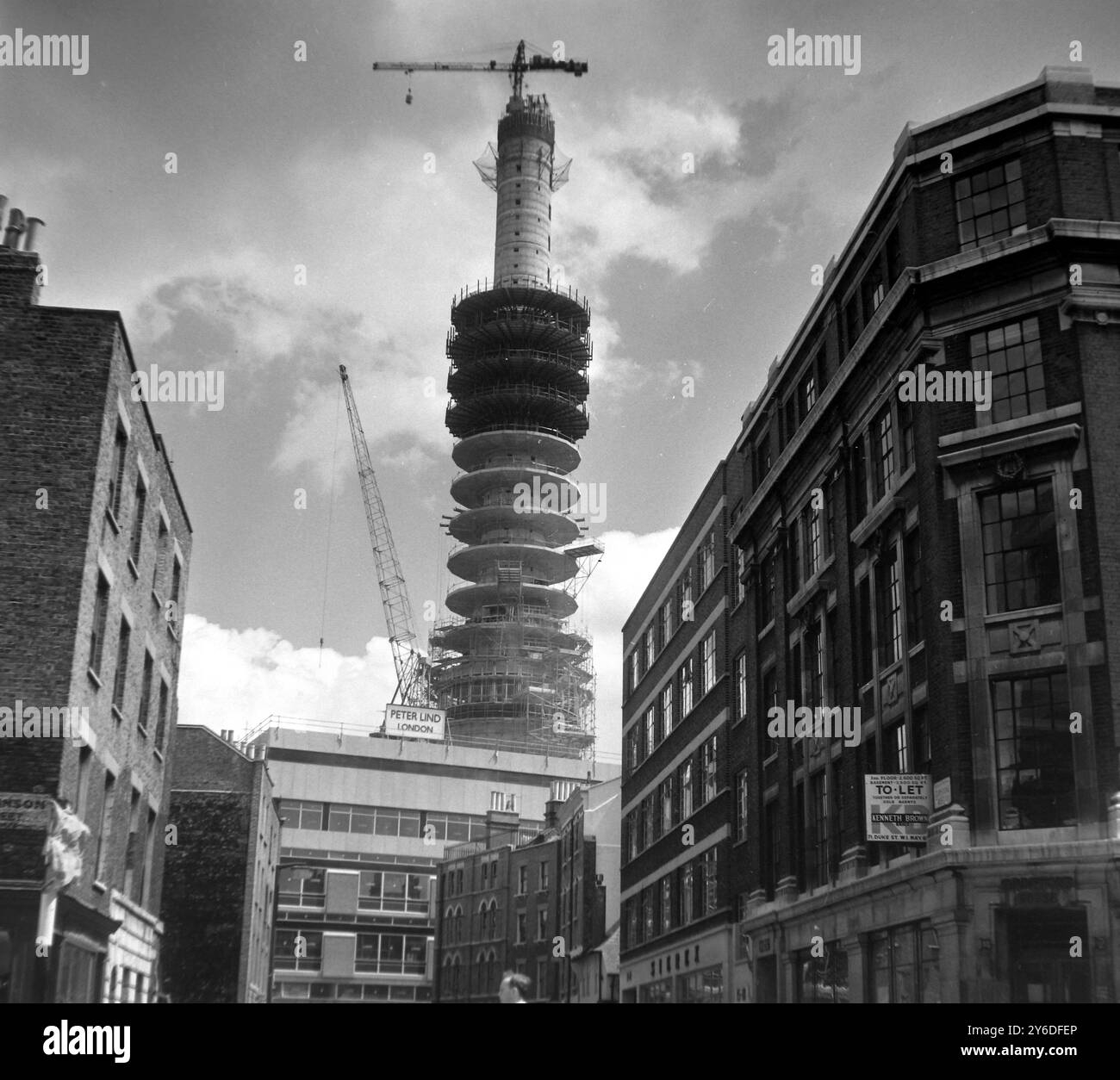 Office tower being built Black and White Stock Photos & Images - Alamy