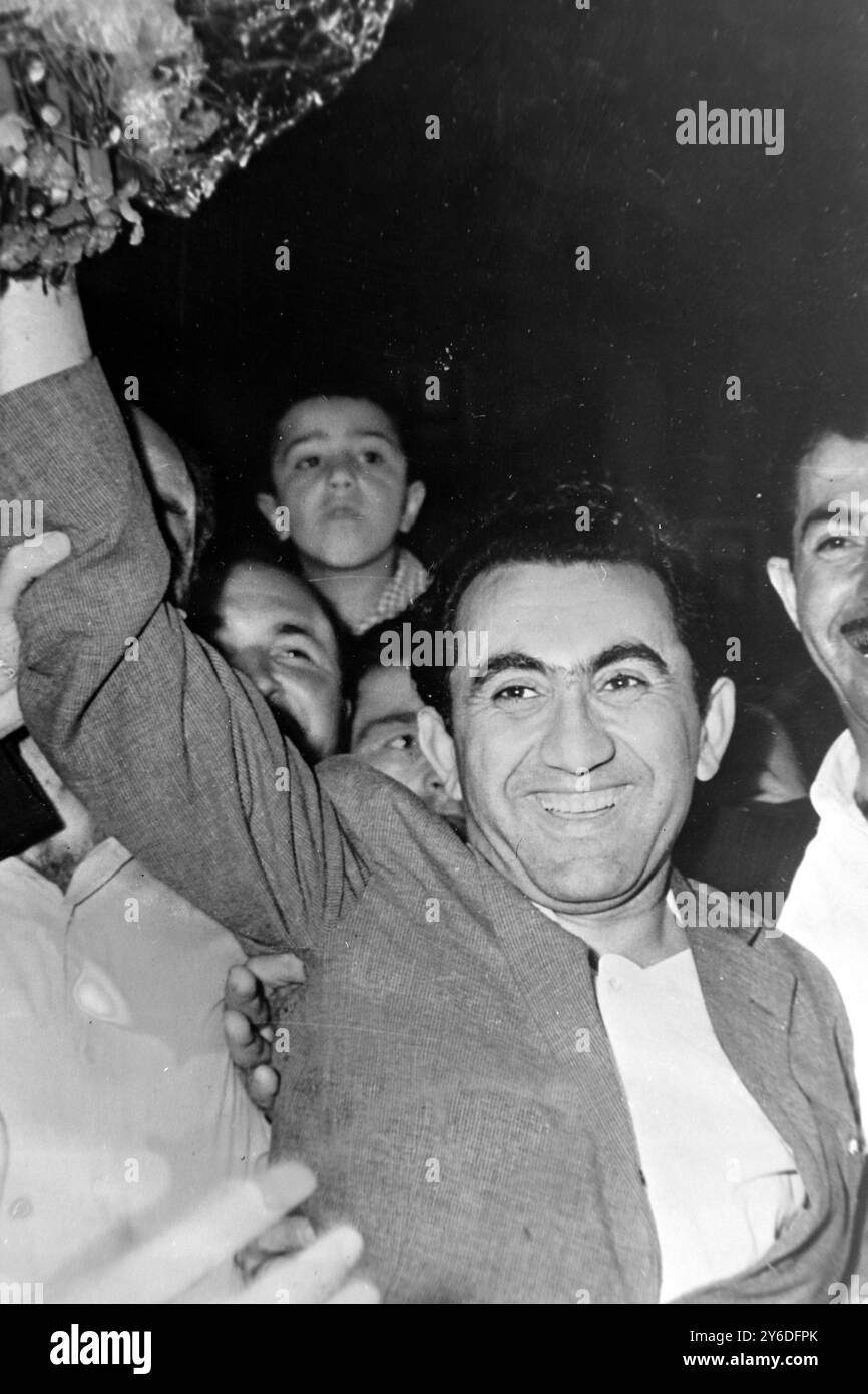 RUSSIAN TIGRAN PETROYSAN NEW CHESS CHAMPION IN MOSCOW / ; 21 MAY 1963 ...