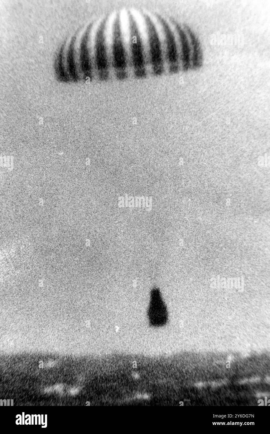 MERCURY FAITH 7 CAPSULE WITH GORDON COOPER IN THE PACIFIC ; 17 MAY 1963 ...