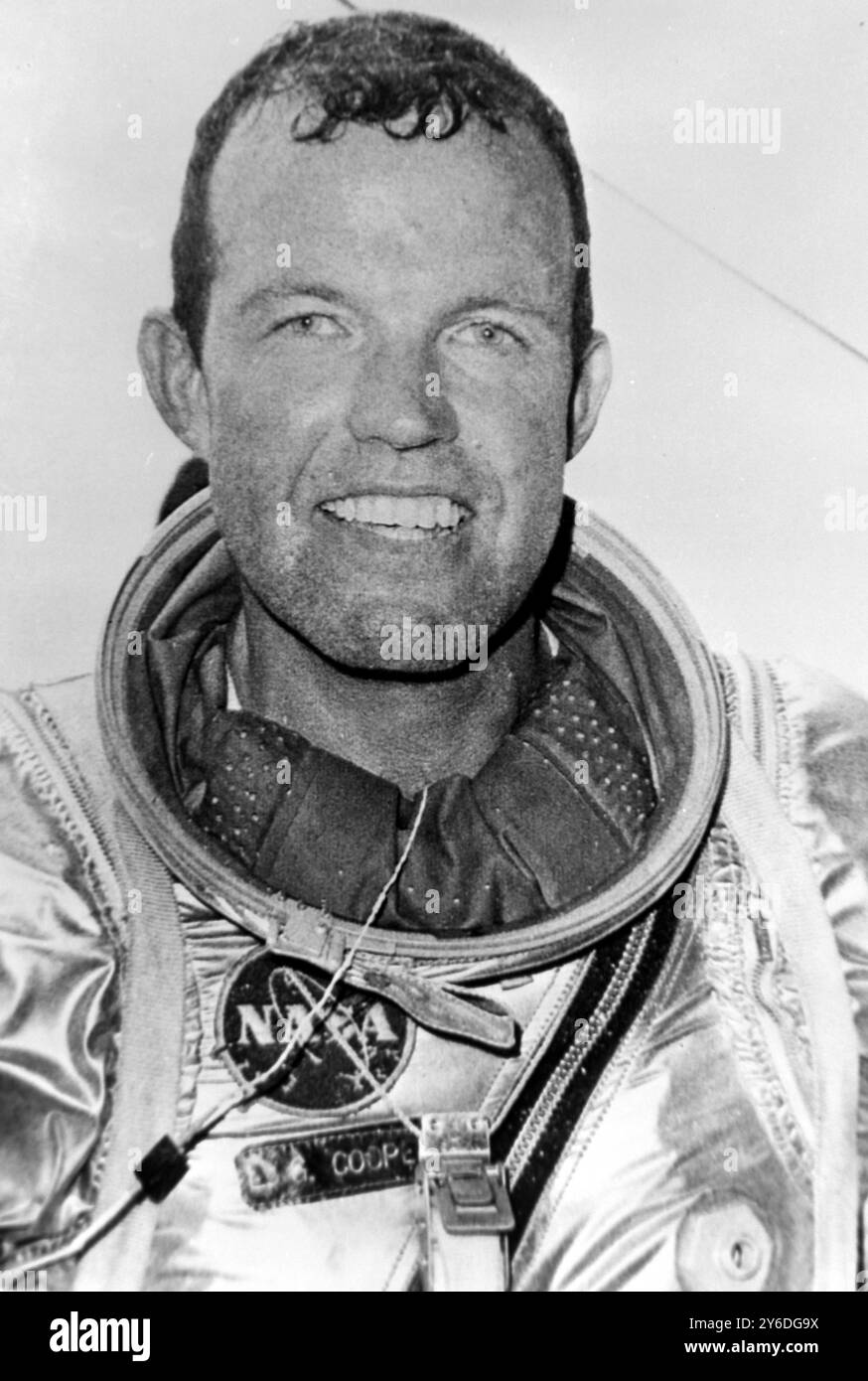 BACK TO EARTH - ASTRONAUT GORDON COOPER IN THE PACIFIC ; 17 MAY 1963 ...
