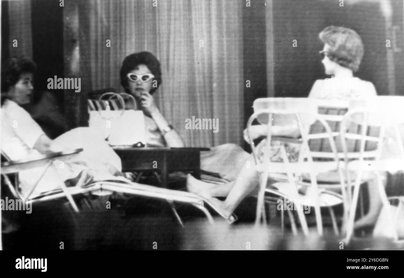 WIVES OF ASTRONAUTS TRUDY COOPER AND MRS JAMES LOVELL HAVING A RELAXED ...