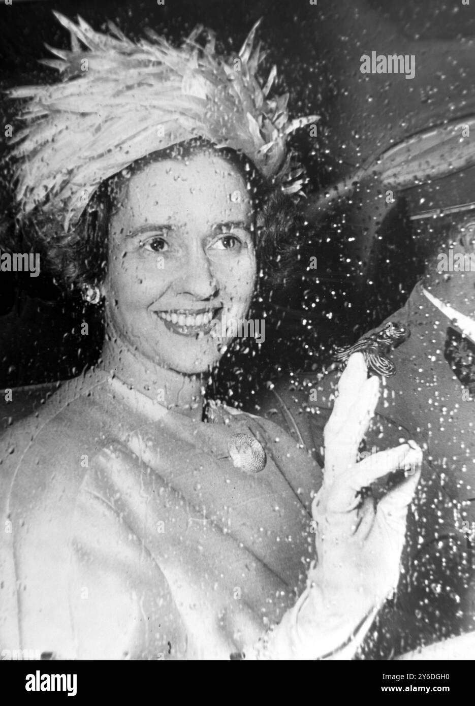 FABIOLA QUEEN KING LOOKING THROUGH WINDOW IN LONDON ; 14 MAY 1963 Stock ...
