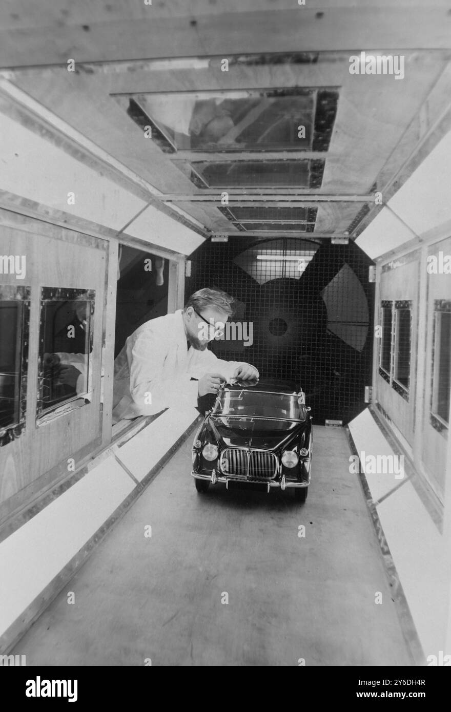 Archival wind tunnel hi-res stock photography and images - Alamy