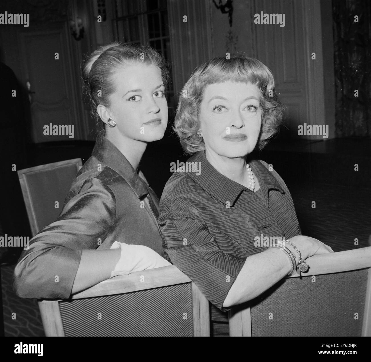 Bette davis 1960 hi-res stock photography and images - Alamy