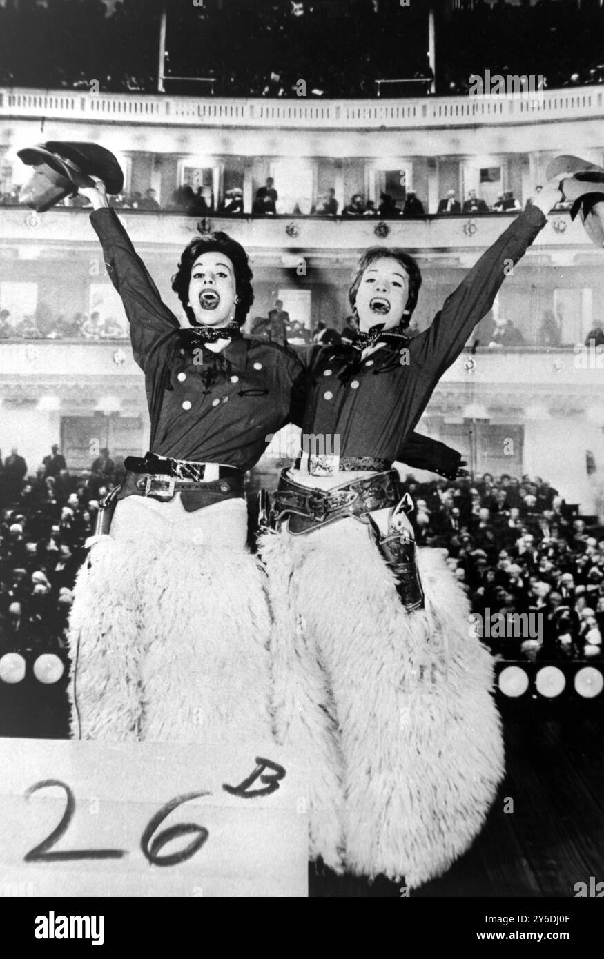 JULIE ANDREWS AND CAROL BURNETT - SCENE FROM WINNING TV FILM IN THE ...