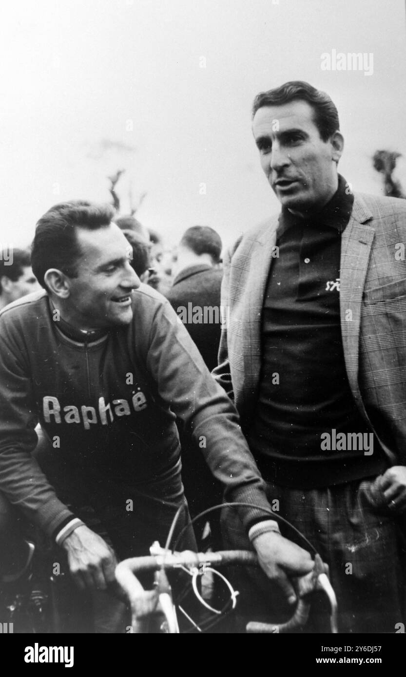 At the start cycle hi-res stock photography and images - Alamy