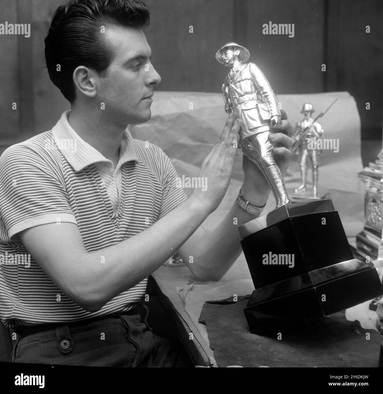 SPECIAL YORKSHIRE POST PRIVATE MALCOLM STUART LINFORD POLISHING ARMY ...