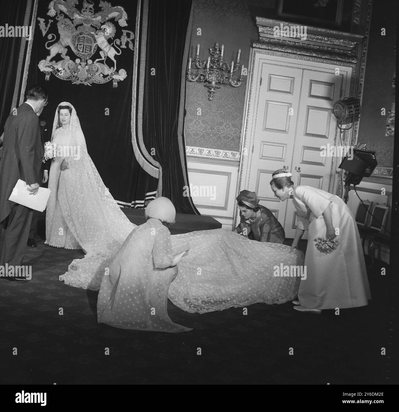 PRINCESS ALEXANDRA AND ANGUS OGILVY WEDDING AT WESTMISTER ABBEY IN ...