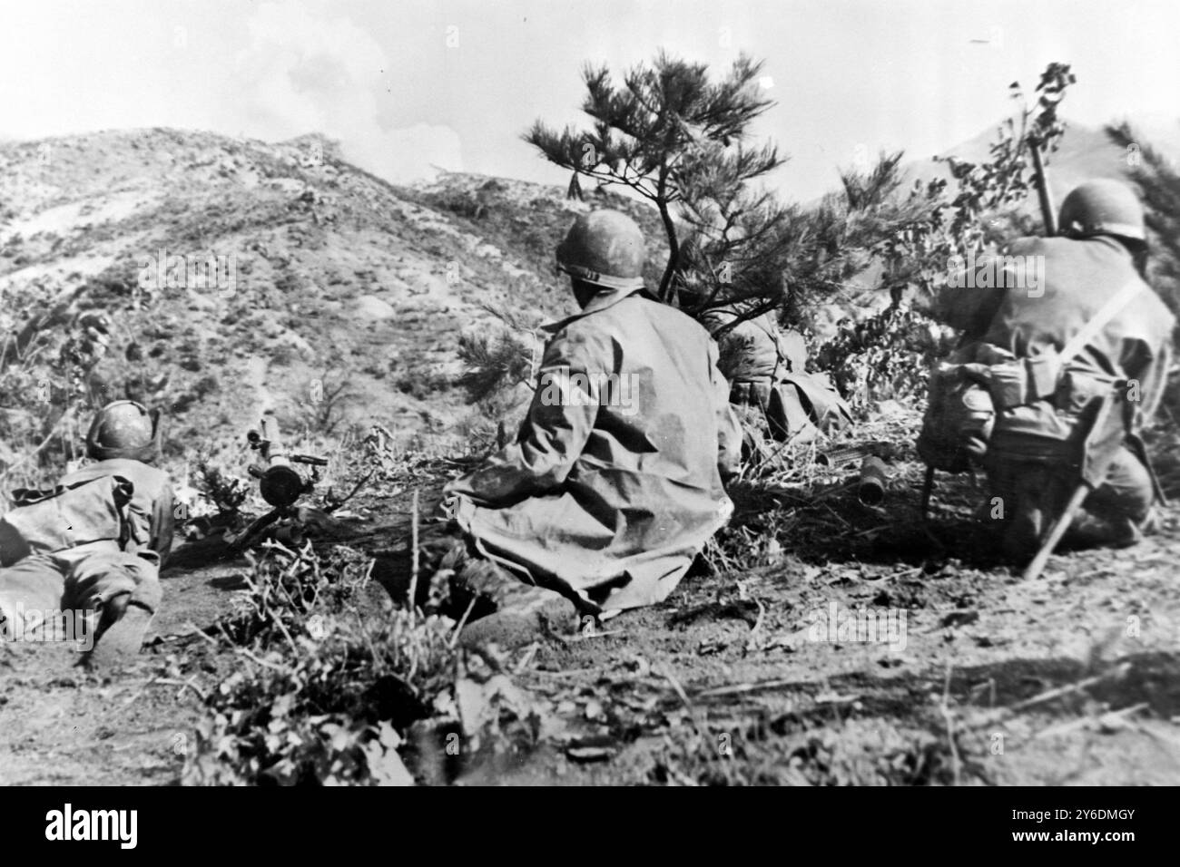 KOREAN WAR UN UNITED NATIONS BAZOOKA TROOPS WATCH ARTILLERY BLAST ...