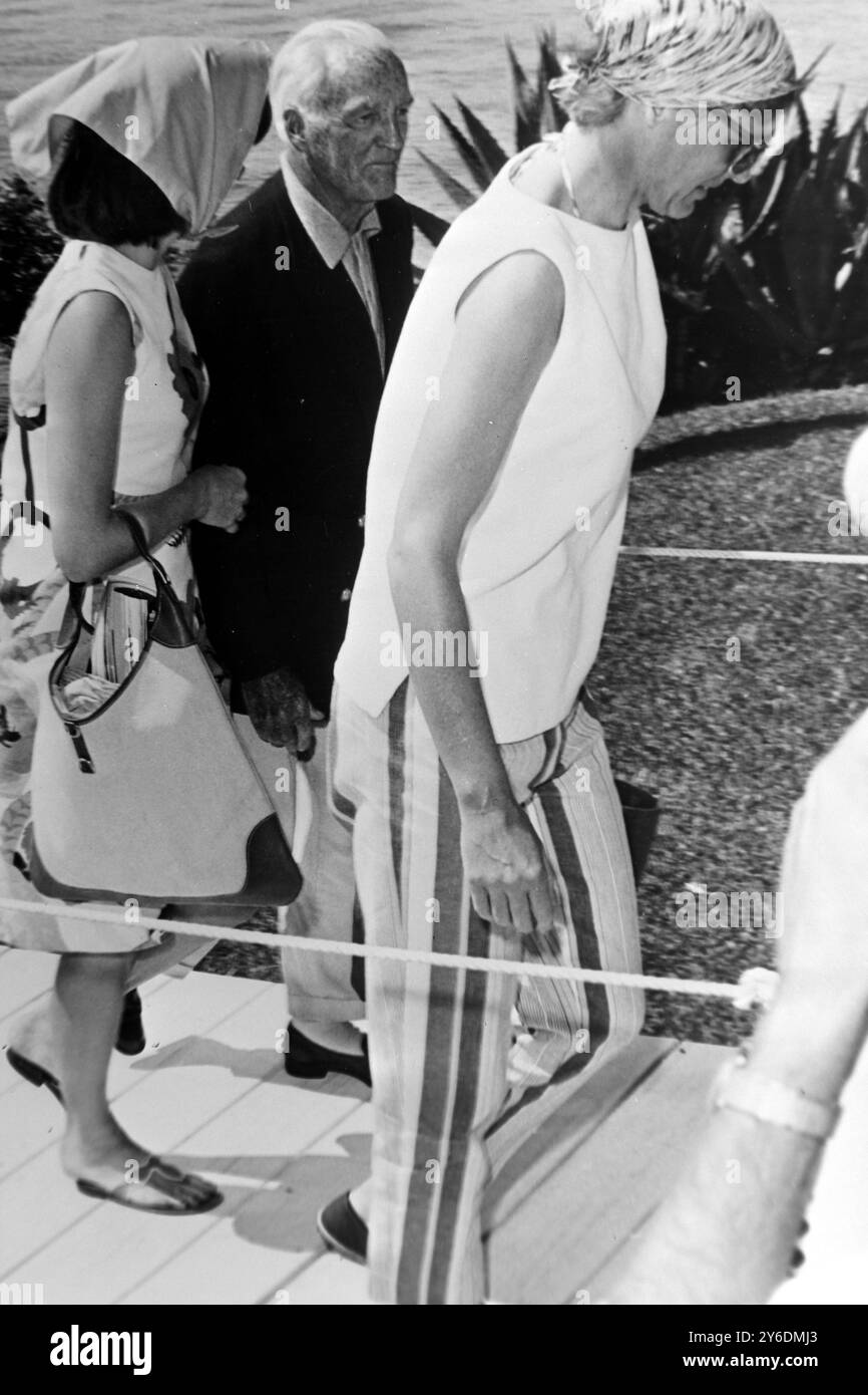 JACQUELINE JACKIE KENNEDY WITH CHRIS DUNPHY IN PALM BEACH / ; 20 APRIL ...