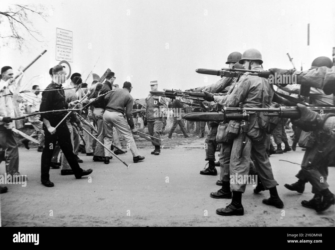 US ARMY MOCK BATTLE IN BERLIN WEST GERMANY ; 18 APRIL 1963 Stock Photo ...