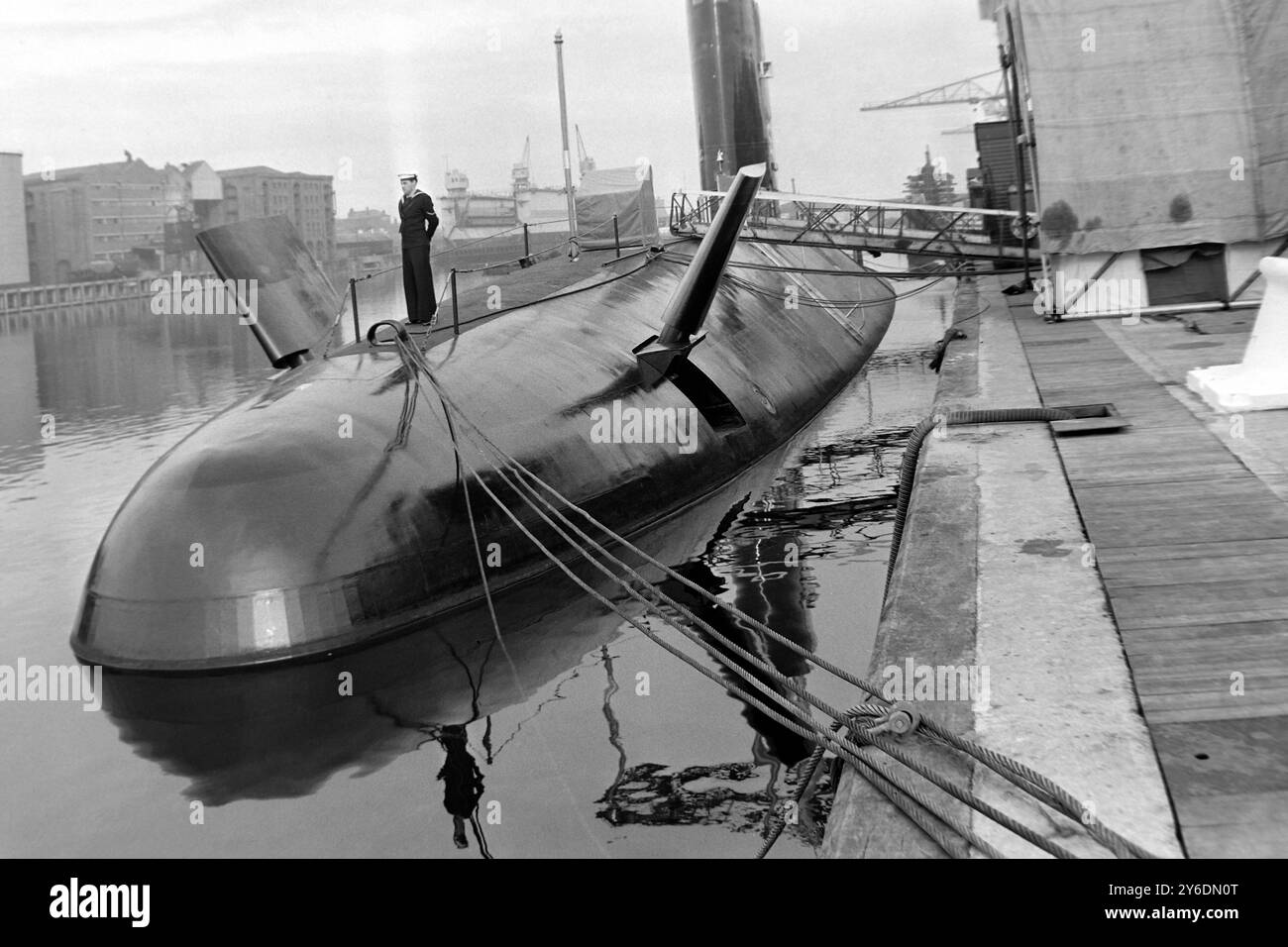 17 APRIL 1963 HMS DREADNOUGHT, BRITAIN'S FIRST NUCLEAR SUBMARINE WHICH ...