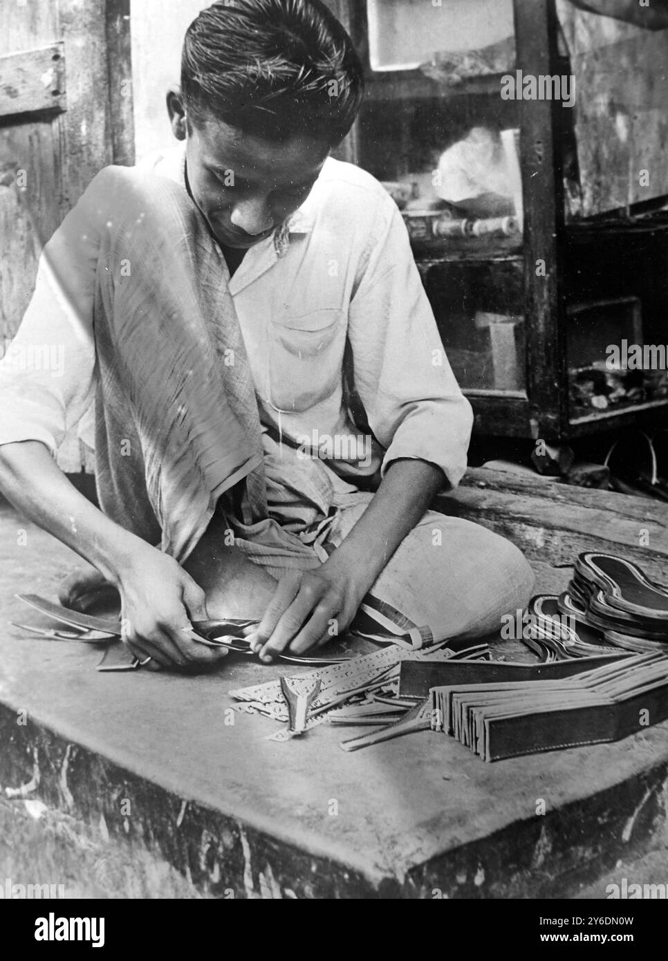 INDIAN BOY MAKING SHOES FOR THE SOVIETS IN CALCUTTA, KOLKATA, INDIA ...