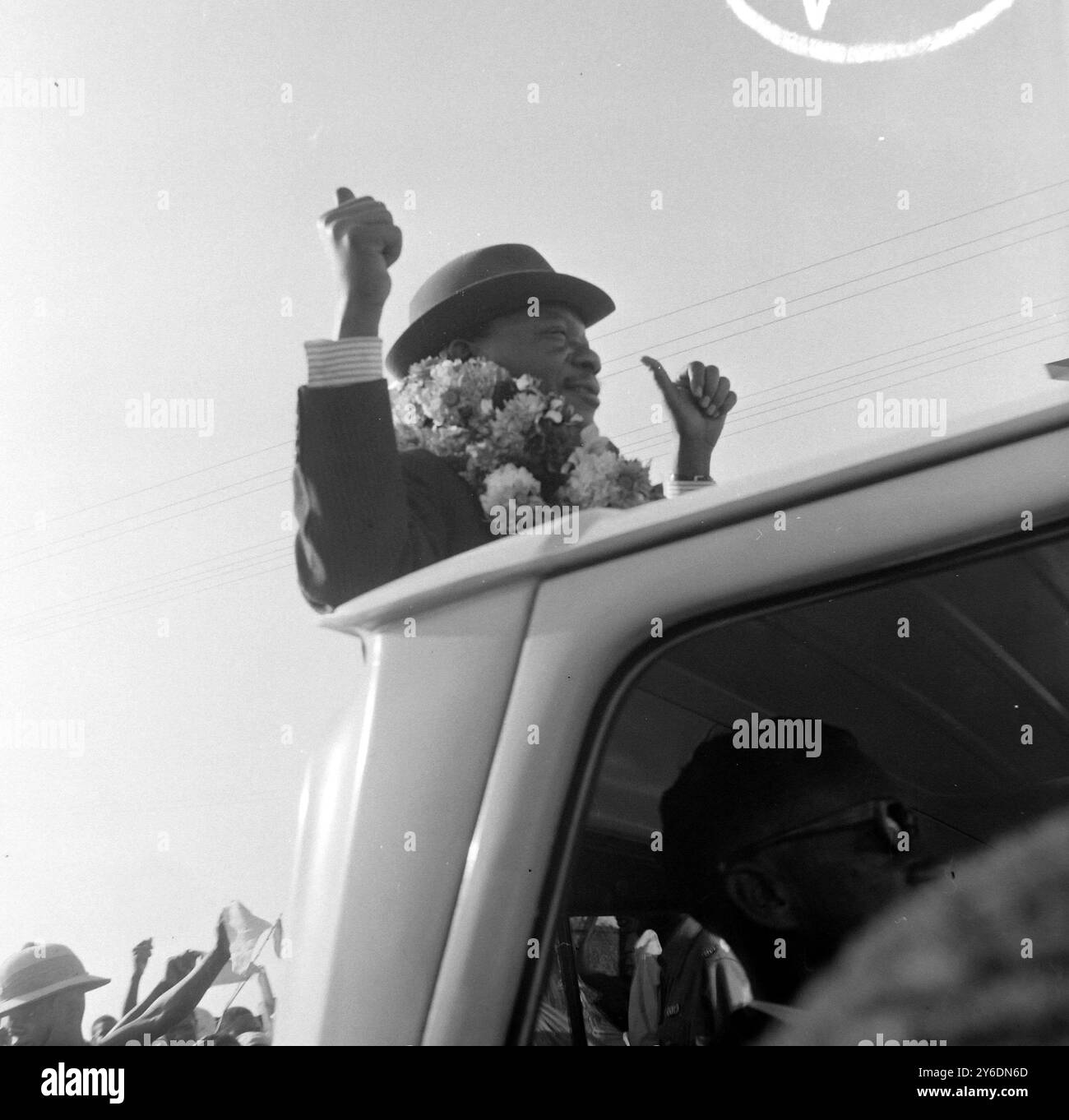 HARRY NKUMBULA THUMBS UP IN LUSAKA, NORTHERN RHODESIA ; 13 APRIL 1963 ...
