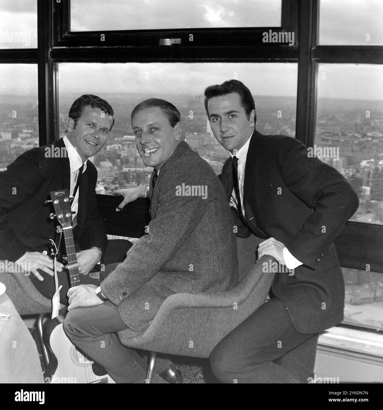 KINGSTON TRIO THE MUSICAL GROUP - JOHN STEWART, NICK REYNOLDS ANS BOB ...