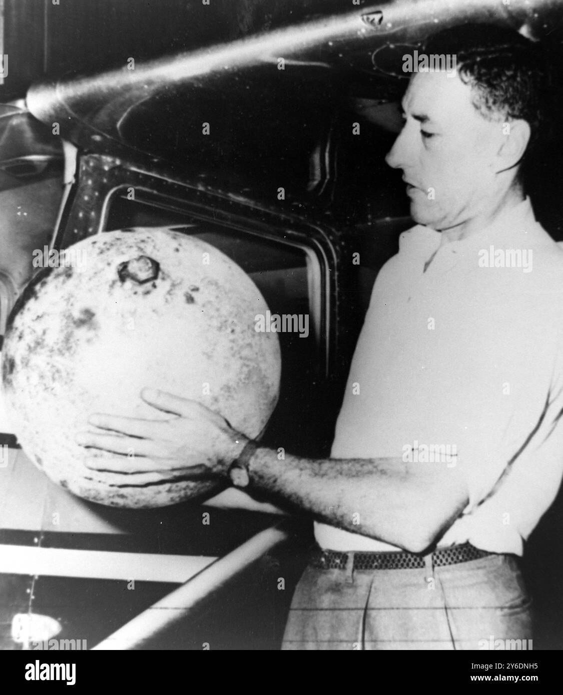 A MYSTERY DOWN UNDER Sydney, NSW, Australia - An unidentified man holds ...