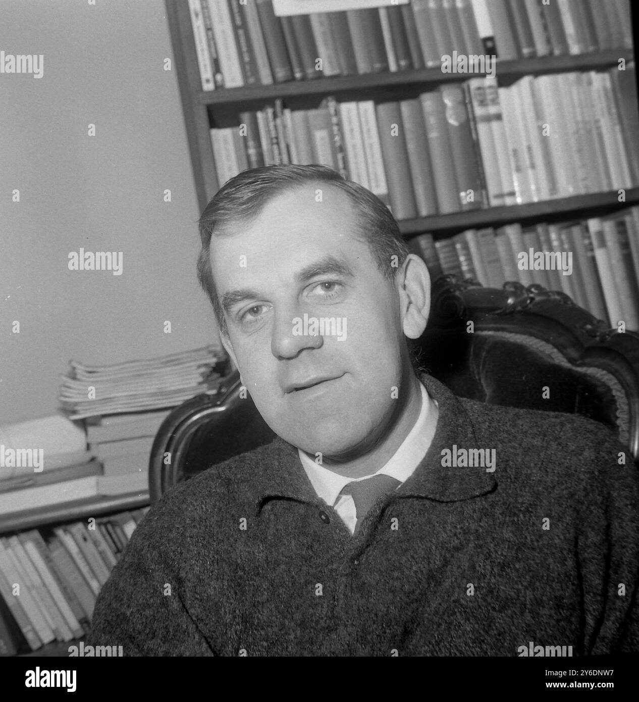 Ronald eyre hi-res stock photography and images - Alamy