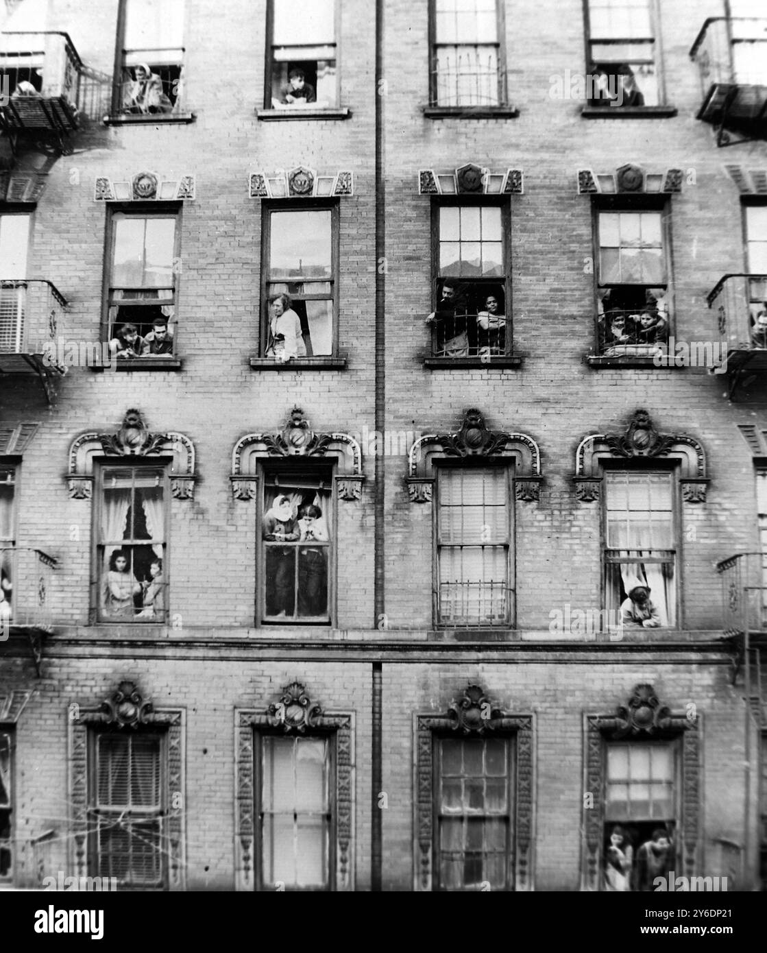Tenement new york hi-res stock photography and images - Alamy